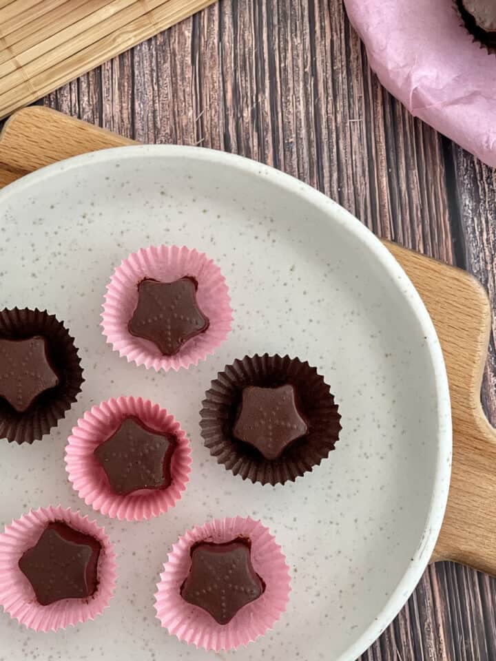 Homemade Chocolate Whipped Cream Frosting (with Melted Chocolate ...