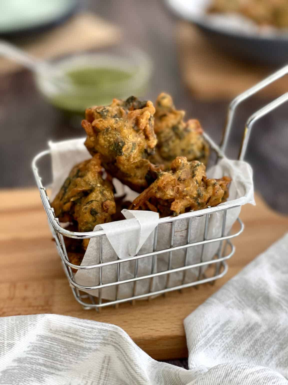 Crispy Palak Pakora (Spinach and Onion Pakora) — Love Incredible Recipes