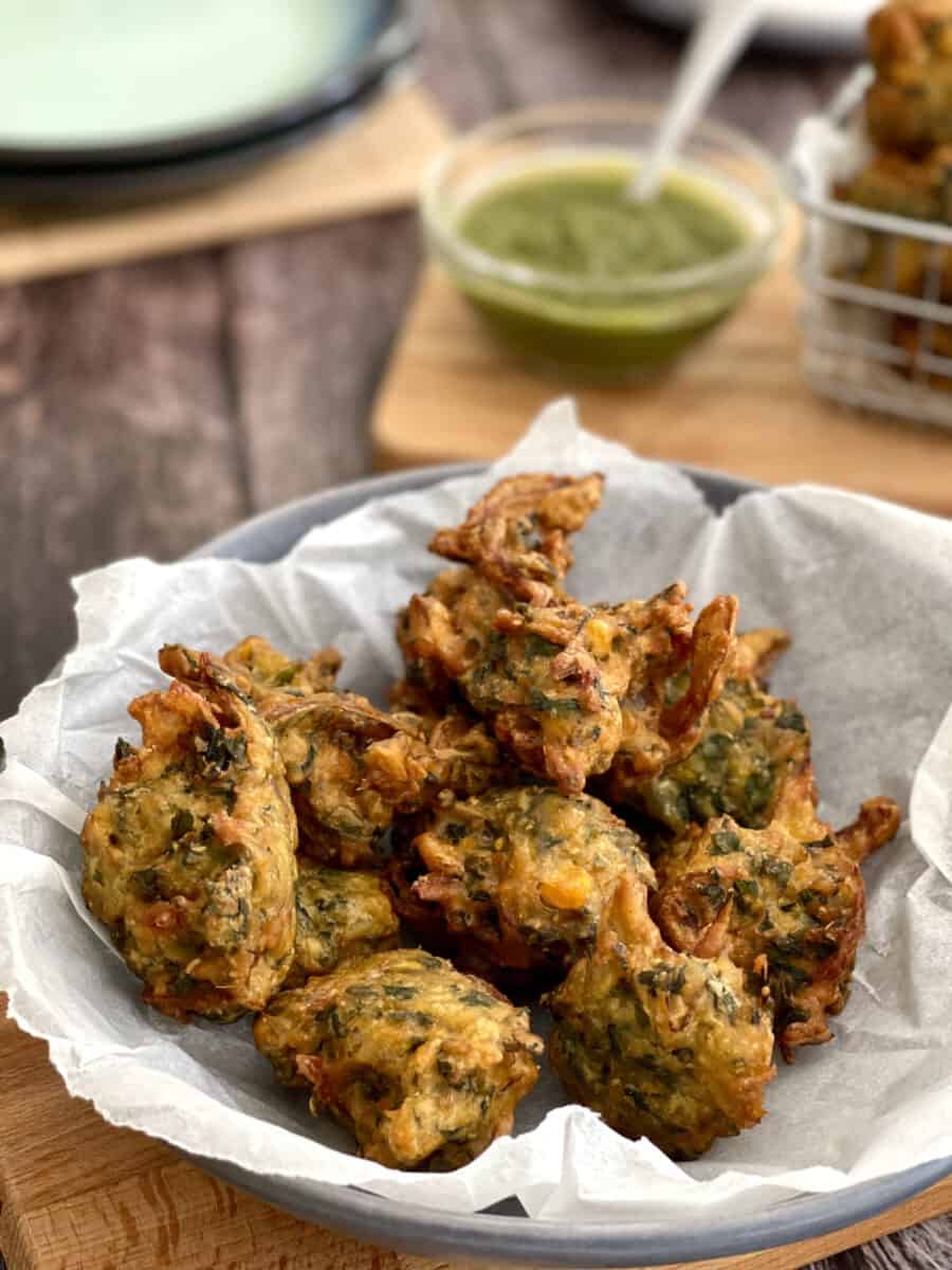 Crispy Palak Pakora (Spinach and Onion Pakora) — Love Incredible Recipes
