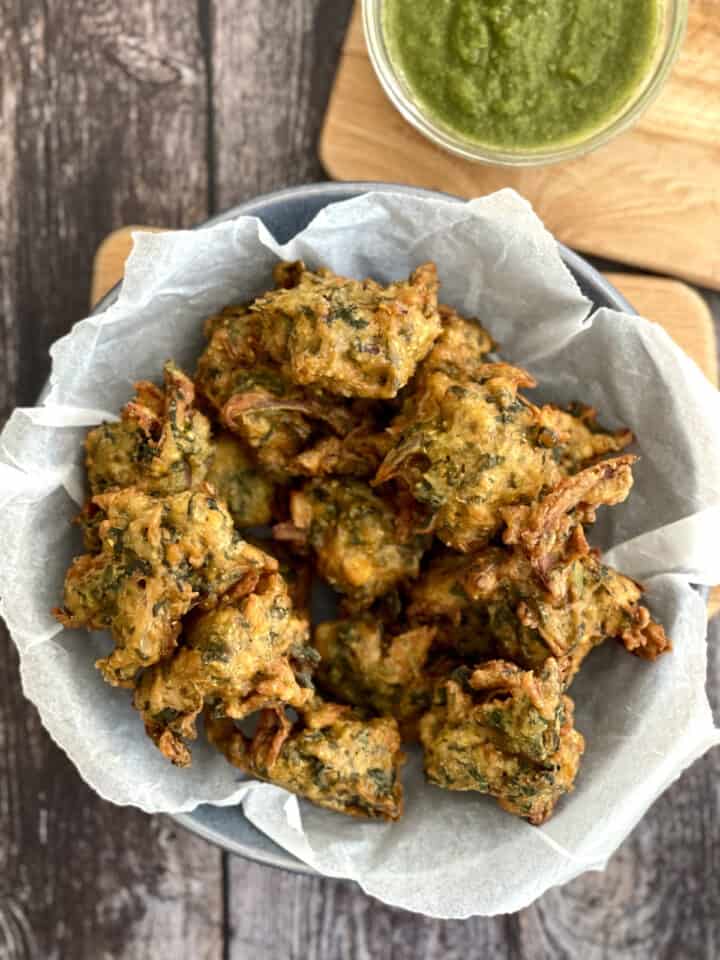 Crispy Palak Pakora (Spinach and Onion Pakora) — Love Incredible Recipes