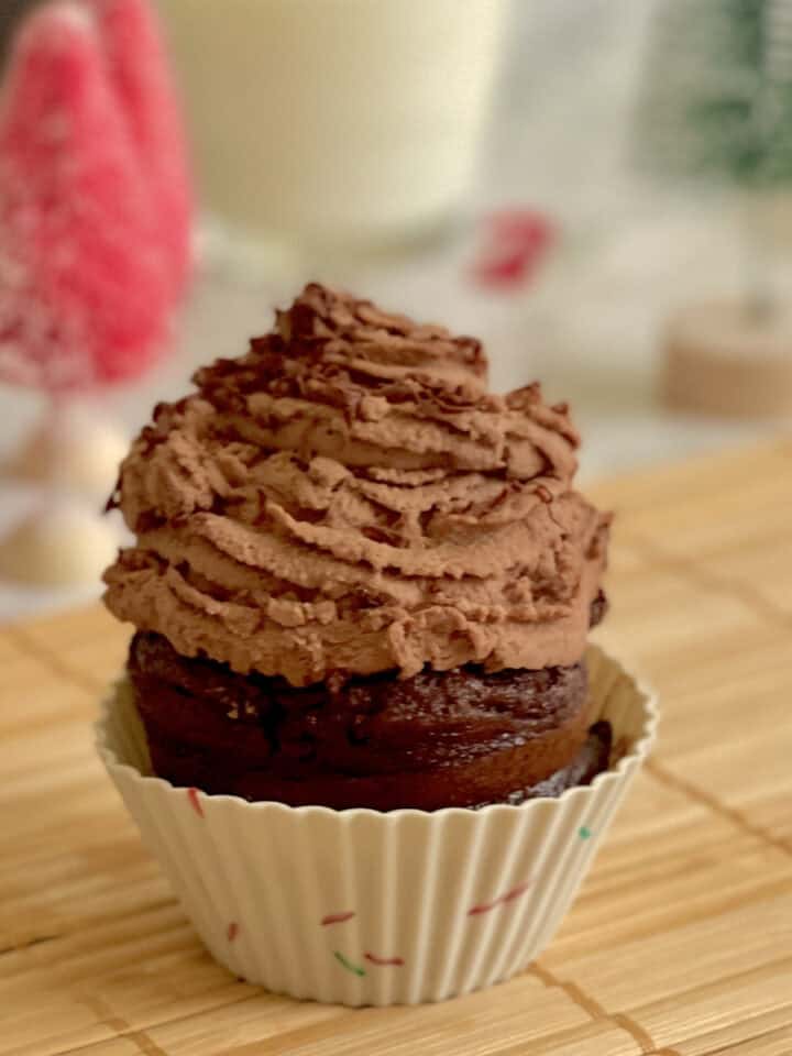 Chocolate and Peanut Butter Fudge (5 Ingredients) — Love Incredible Recipes